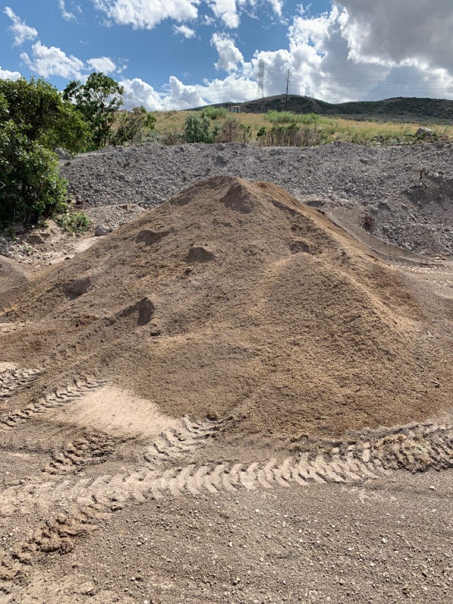 Topsoil in Salt Lake City - Huskie’z Landscaping